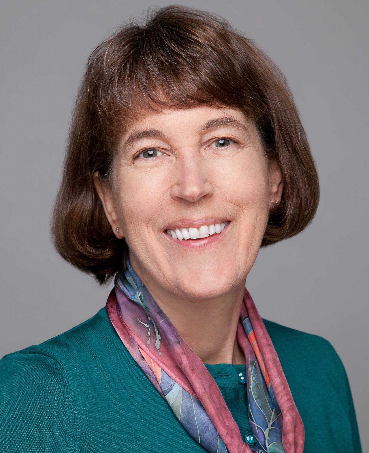 Fully employed with time to serve her neighbors - Companis